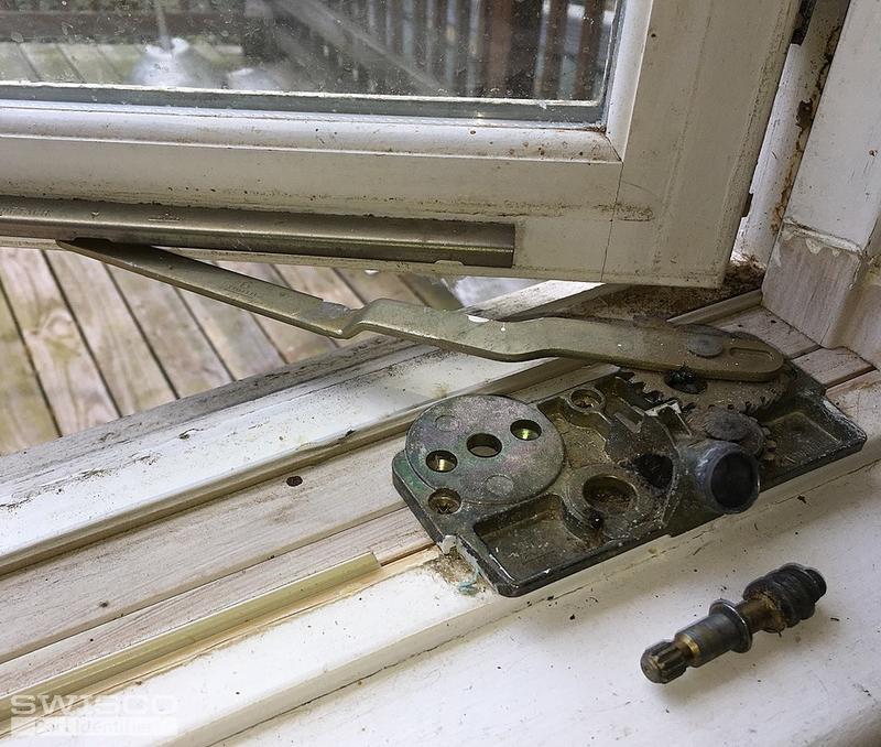 Window crank assembly replacement : SWISCO.com