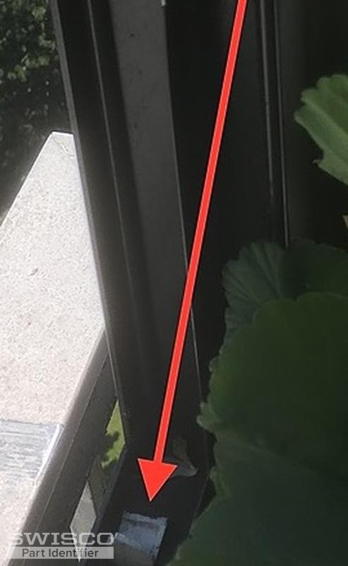Small guide bracket in a casement window : SWISCO.com