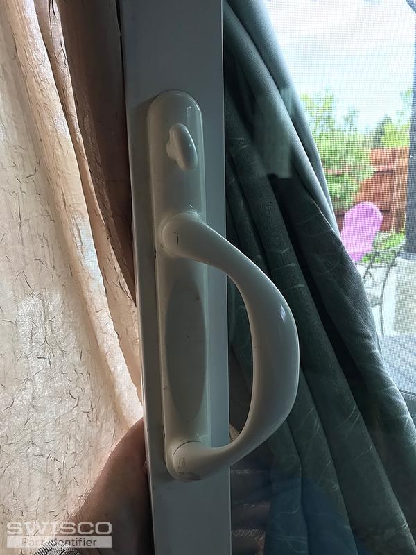 The dual locking mechanism that Is in the door. : SWISCO.com