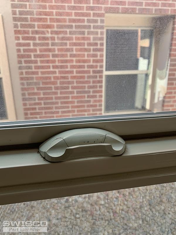Need to replace window closure piece that broke : SWISCO.com