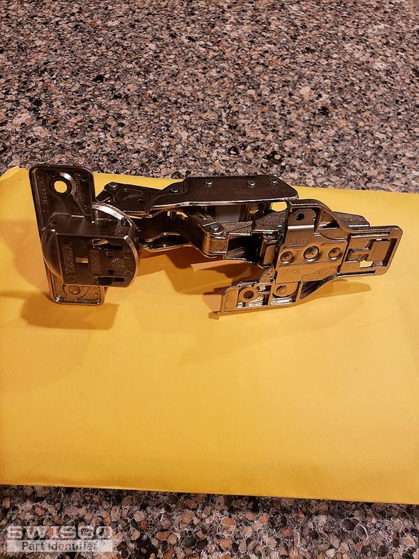 Wellborn corner cabinet : SWISCO.com