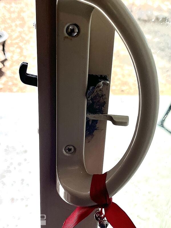 Broken locking lever : SWISCO.com