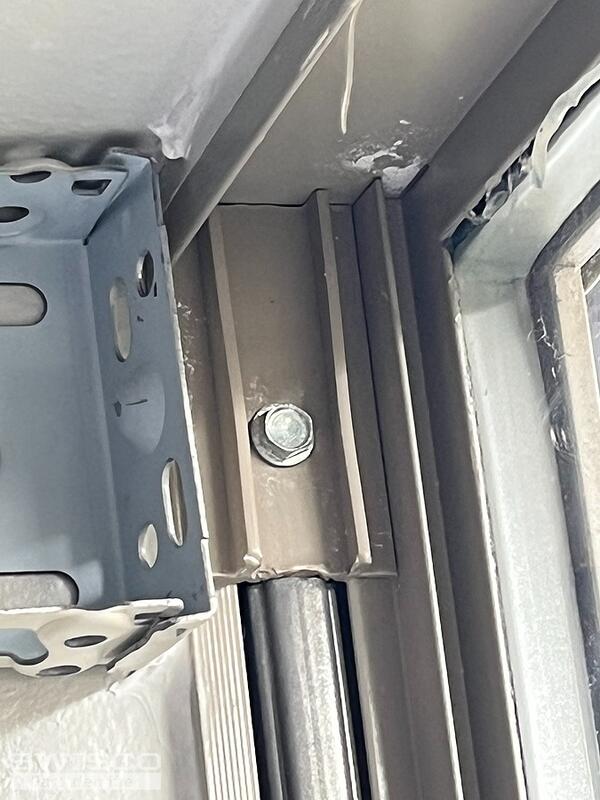 Tilt Window - Window pivot shoe lock : SWISCO.com