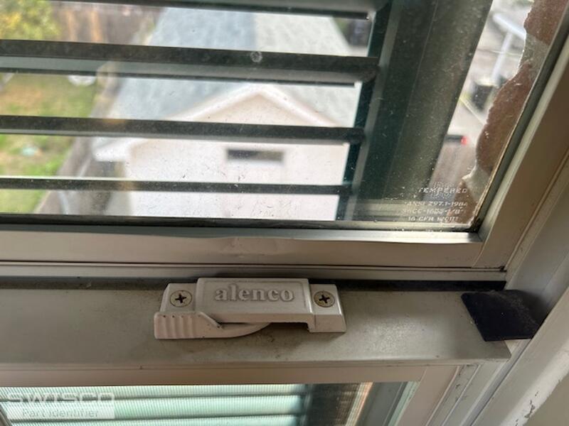 The 17 windows seem to be Alenco based on latches markings. Multiple ...